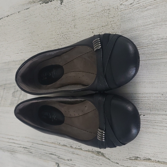 Sofft | Shoes | Eurosoft By Sofft Black Shaina Black Slip On Flats ...